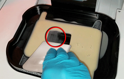 Mixing Material in the Resin Tray