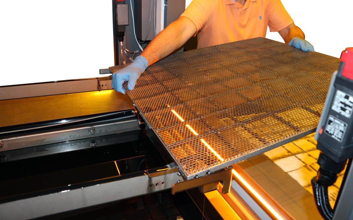 SLA 750 Installing the print platform