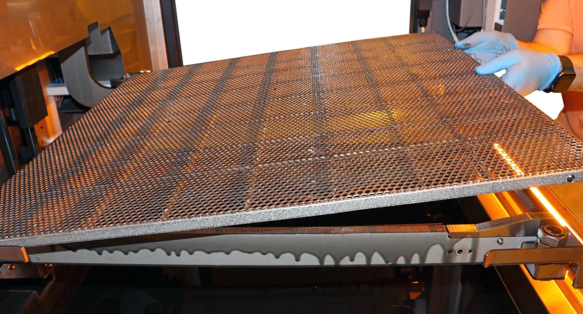 SLA 750 Installing the print platform