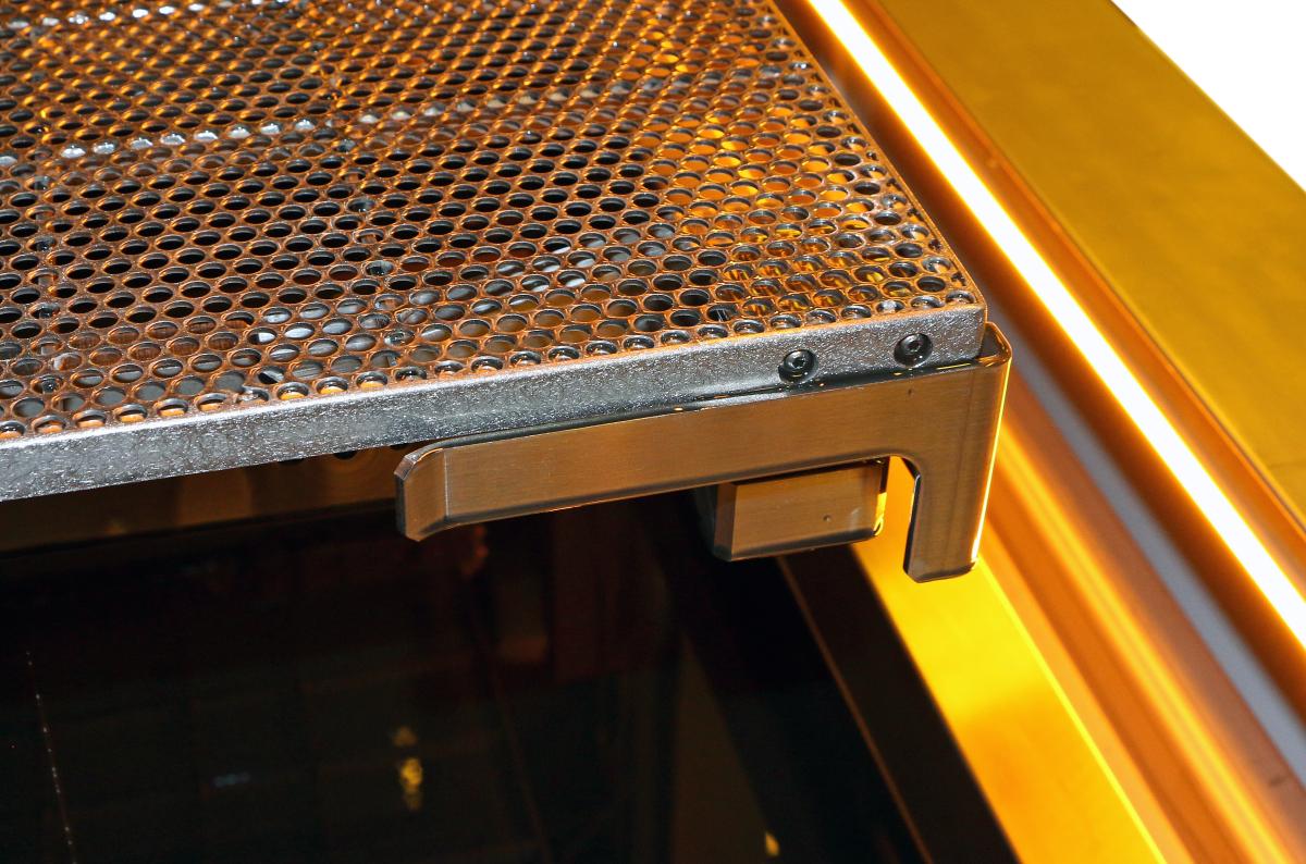 SLA 750 Installing the print platform