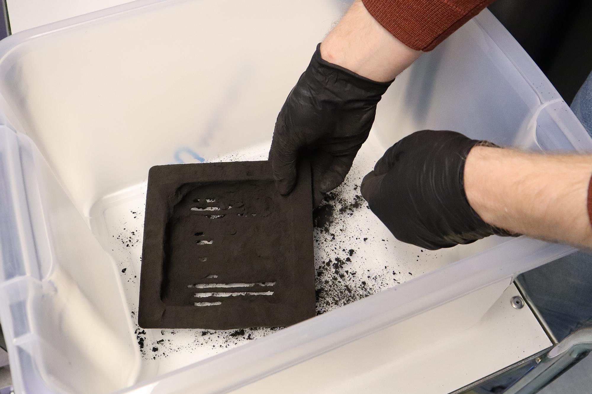 SLS 300 Remove Your 3D-Printed Models